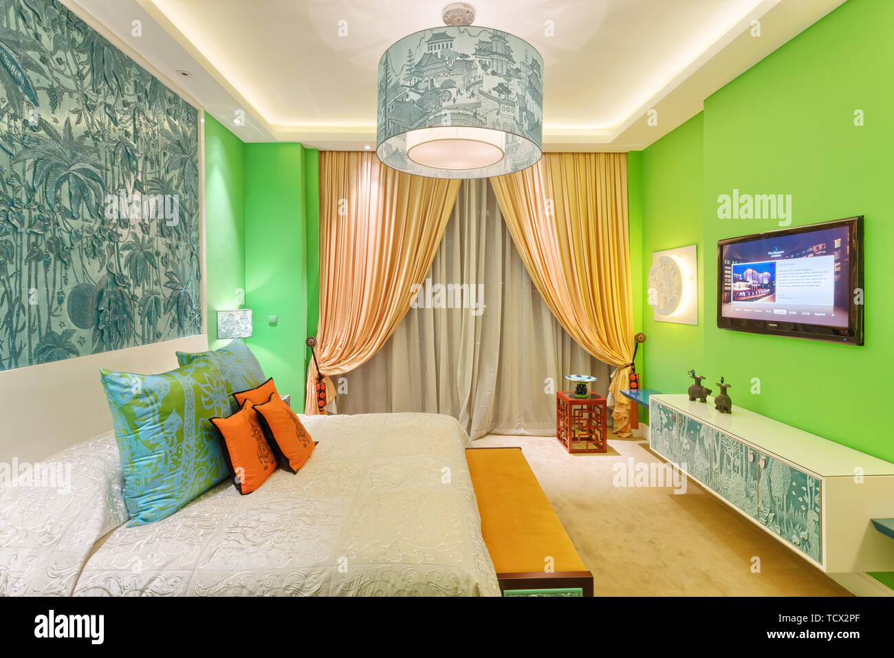China decorated living room interior of Dragon Hotel Stock Photo - Alamy