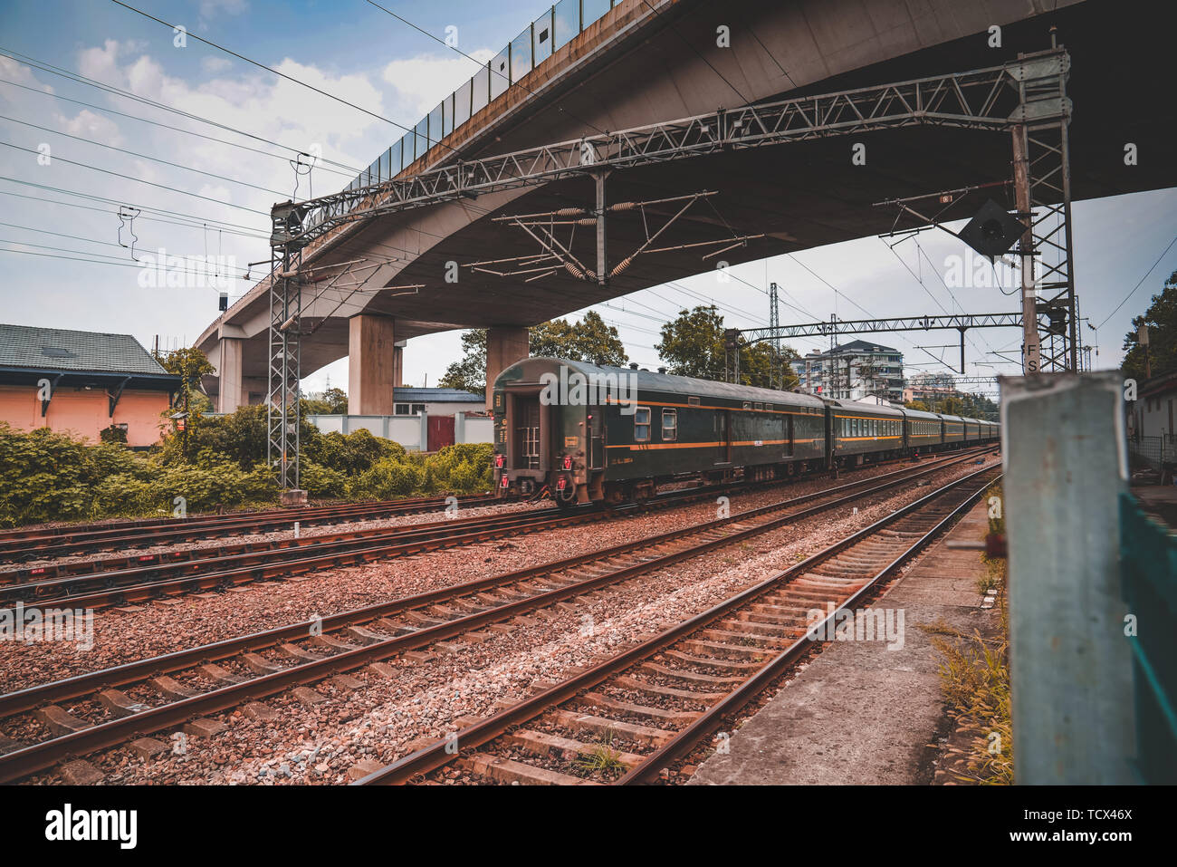 Railway runways and platforms hi-res stock photography and images - Alamy
