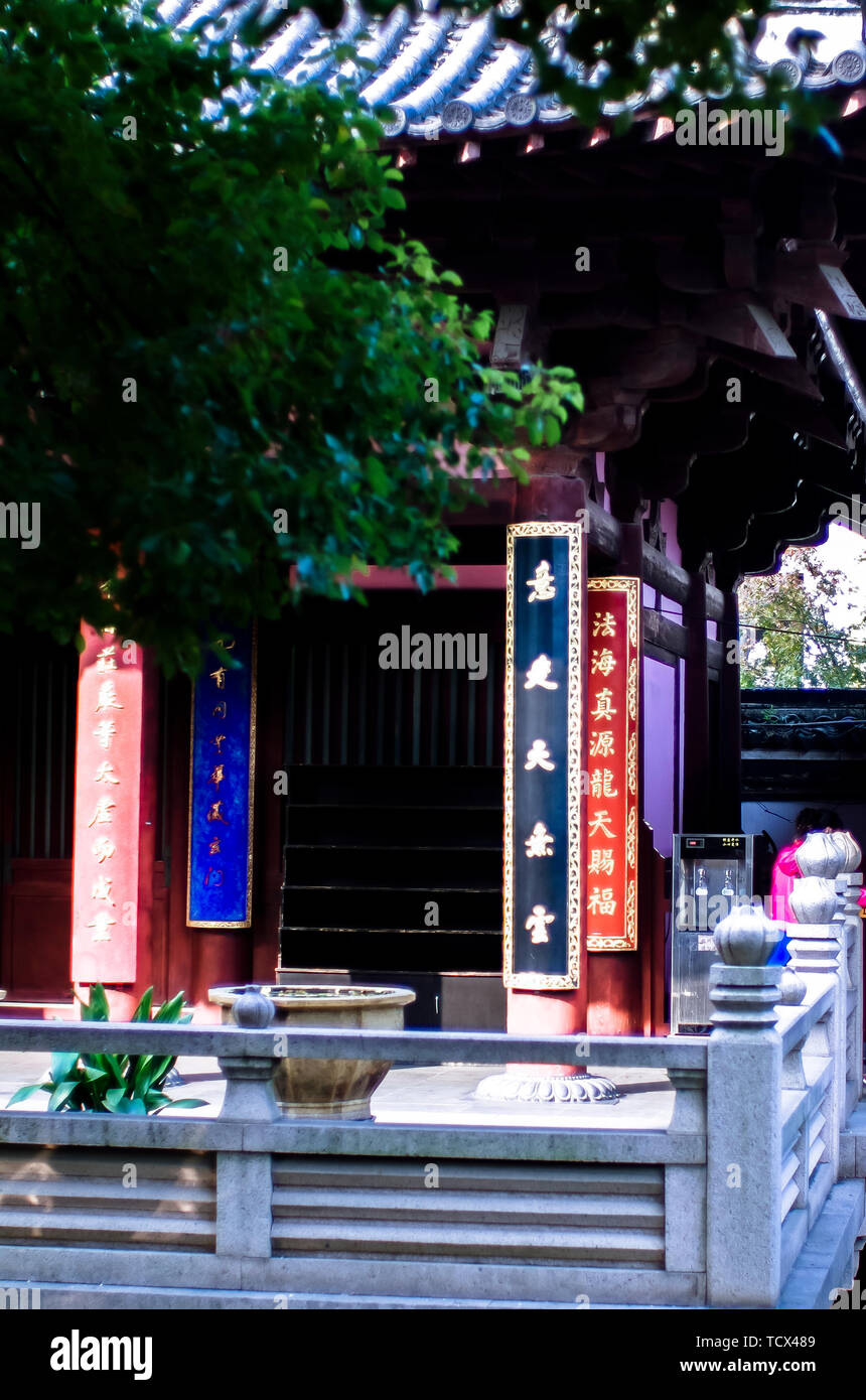 Autumn color of Hanshan Temple in Suzhou Stock Photo - Alamy