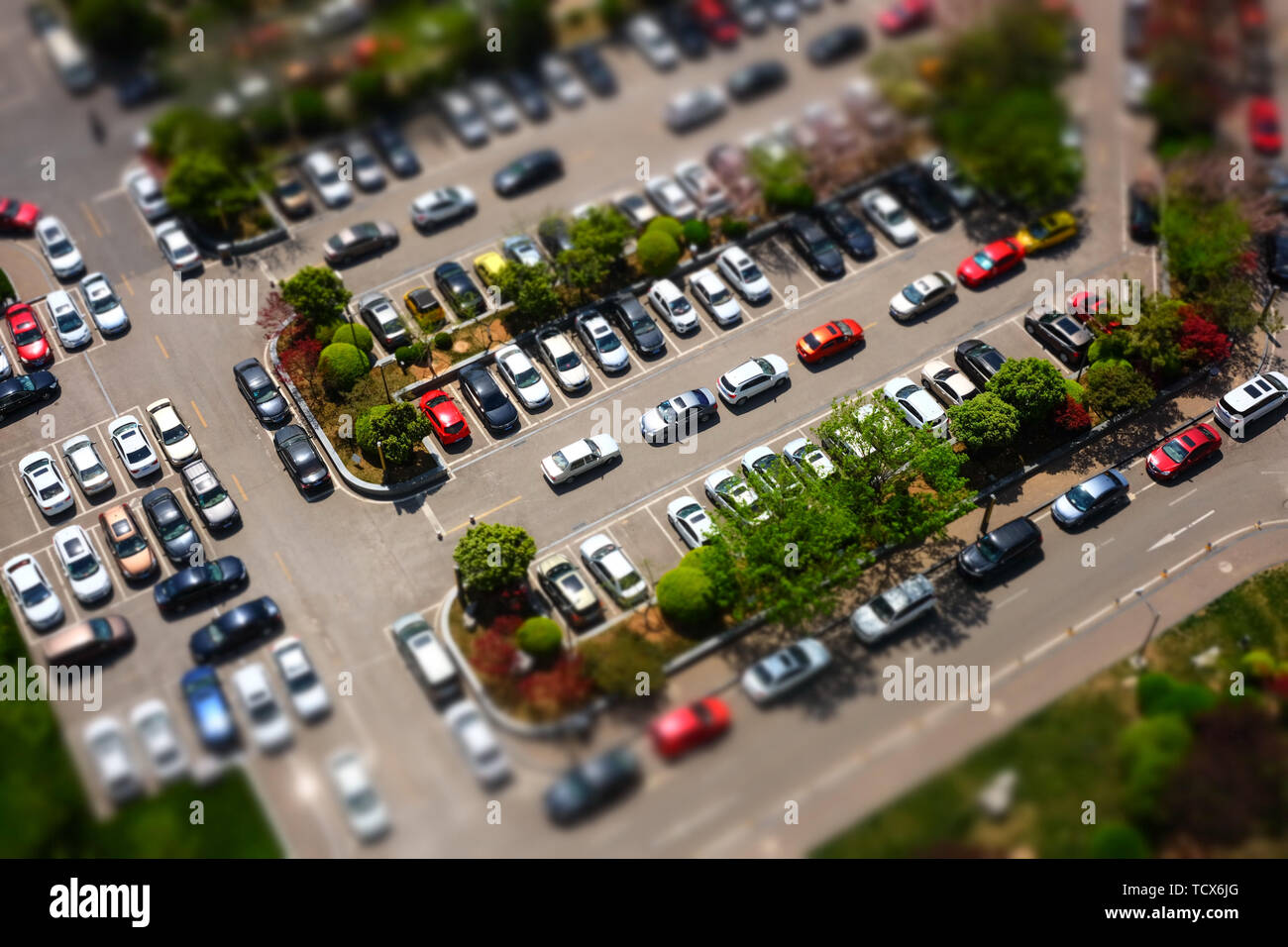 Shaft-shifting effect in a parking lot full of vehicles Stock Photo - Alamy