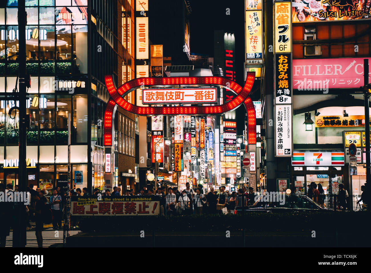 Bustling street shinjuku hi-res stock photography and images - Alamy