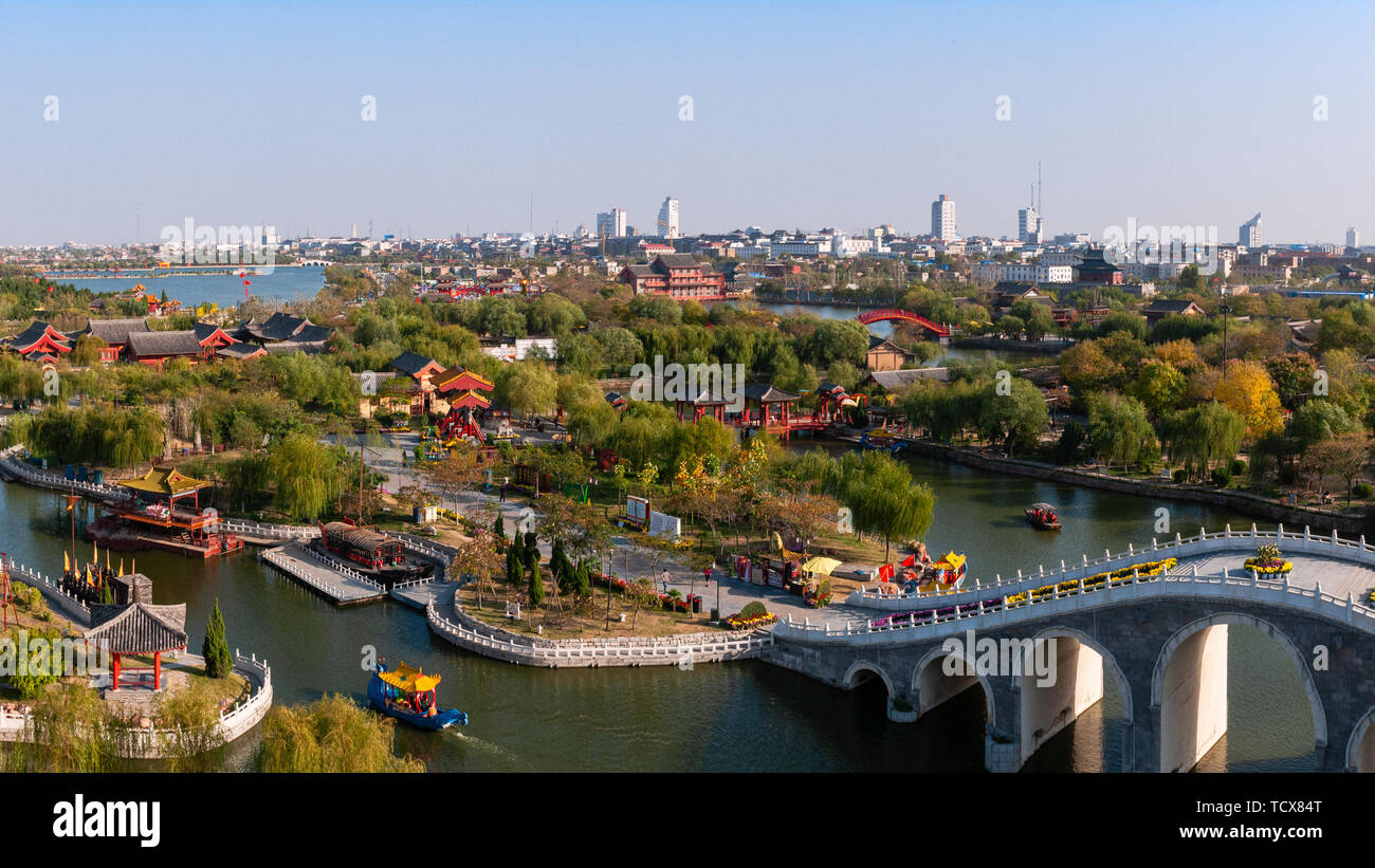 A corner of Qingming Shanghe Garden Scenic Area in Kaifeng City Stock ...