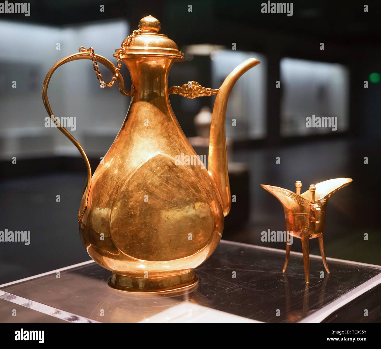 Ming Dynasty gold and jade Stock Photo - Alamy