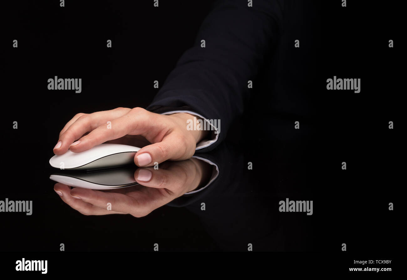 Hand using wireless mouse in a dark environment Stock Photo - Alamy