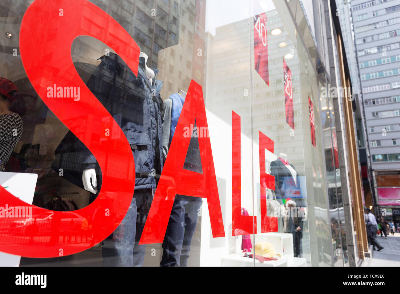 Sale Sign In A Clothing Store Window Stock Photo - Alamy