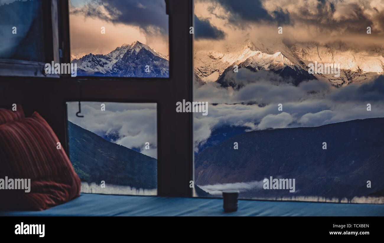 Meri Snow Mountain, Yunnan Stock Photo - Alamy
