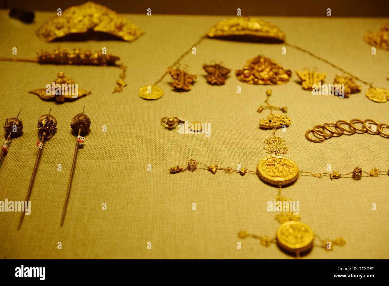 Qing dynasty gold phoenix crown hi-res stock photography and images - Alamy