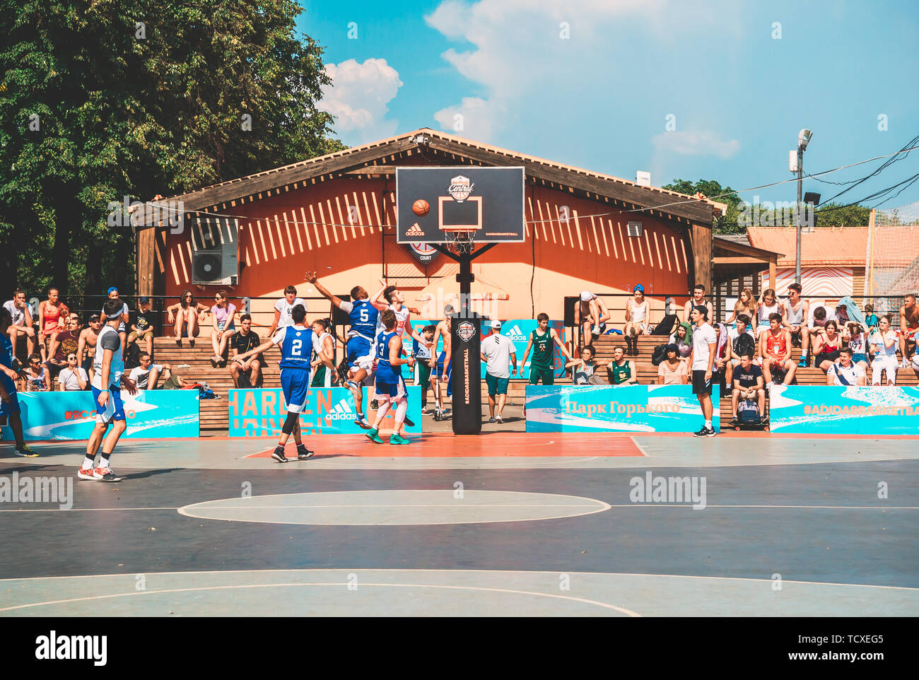 Number 4 basketball player hi-res stock photography and images - Alamy