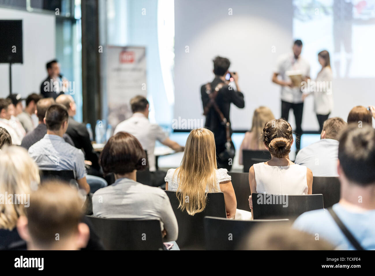Business team competition win hi-res stock photography and images - Alamy