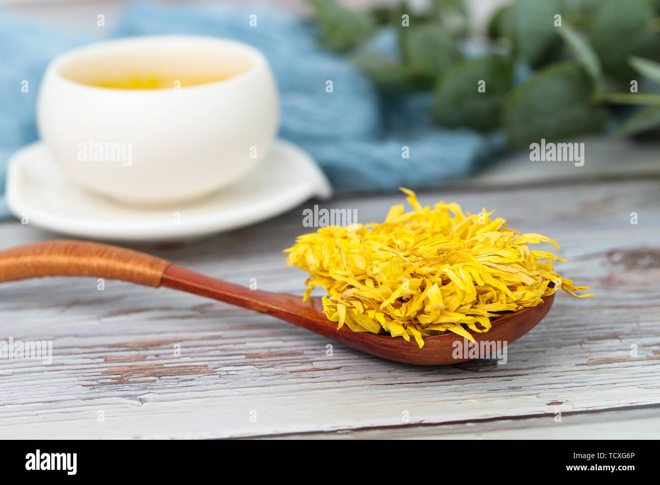 Golden silk royal chrysanthemum Huang Gong chrysanthemum Stock Photo ...