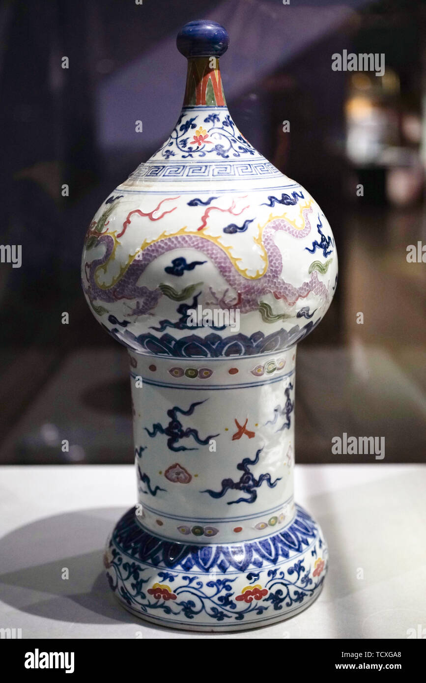 Tang dynasty porcelain vase hi-res stock photography and images - Alamy