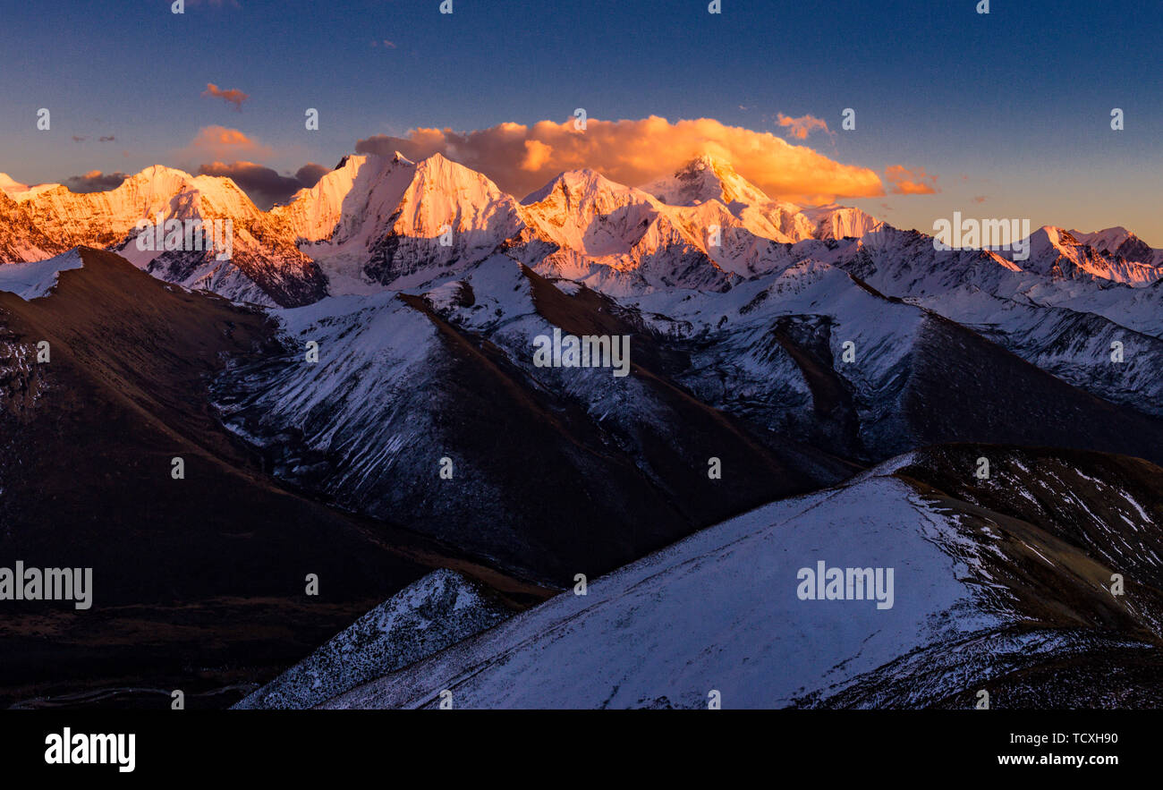 Gongga tibet hi-res stock photography and images - Alamy