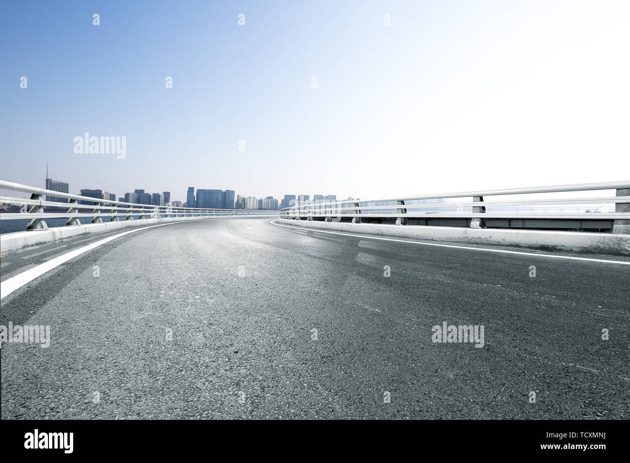 Emtpy buildings hi-res stock photography and images - Alamy