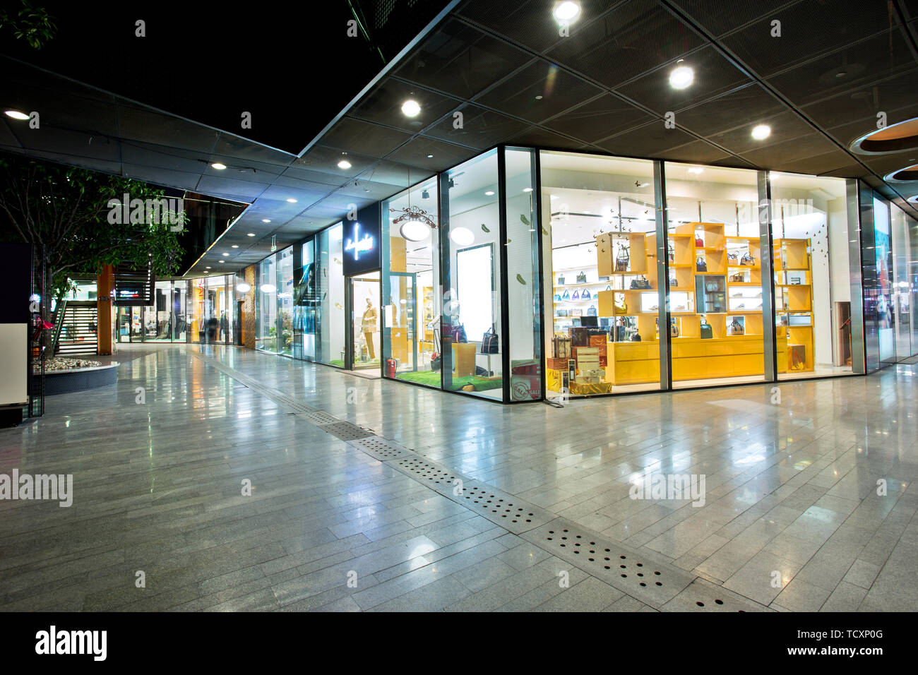 Show window in modern shop Stock Photo - Alamy