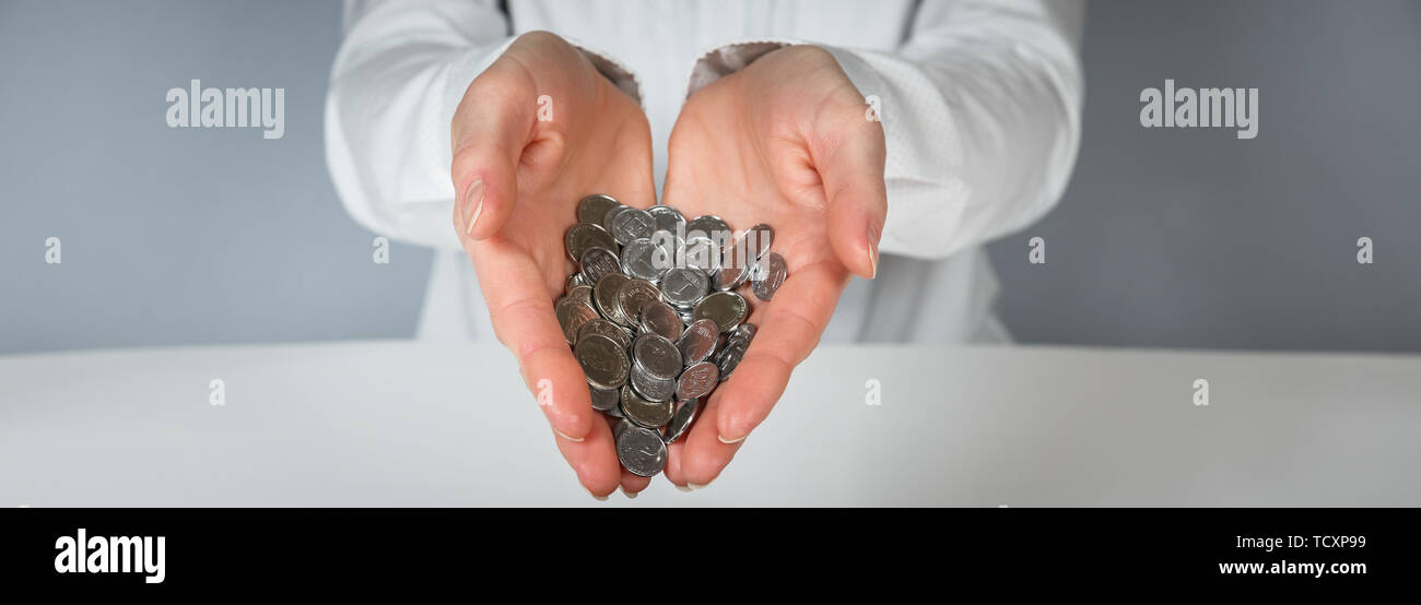 Money falling out of purse hi-res stock photography and images - Alamy