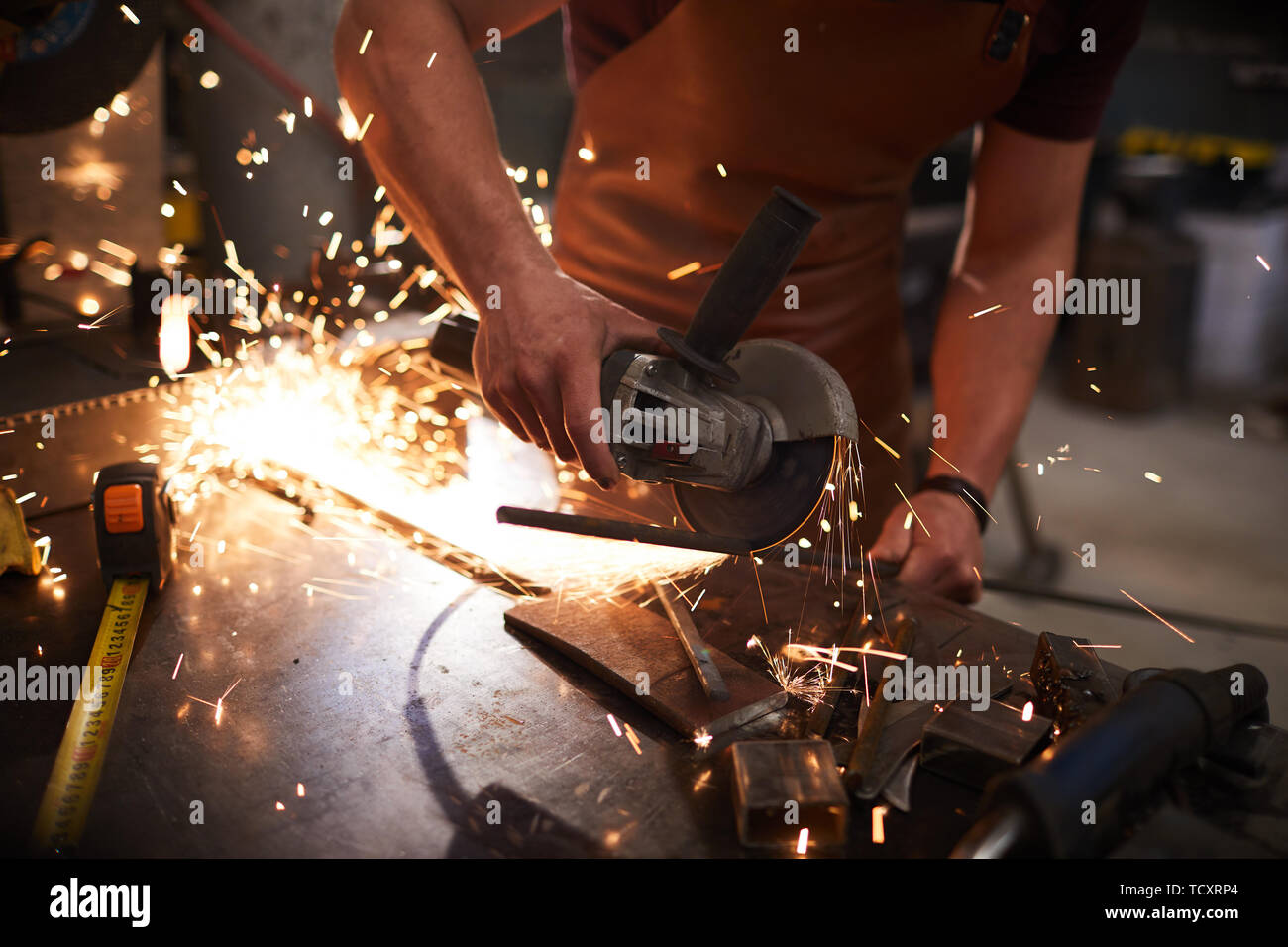 Using metal cutting tool hi-res stock photography and images - Alamy