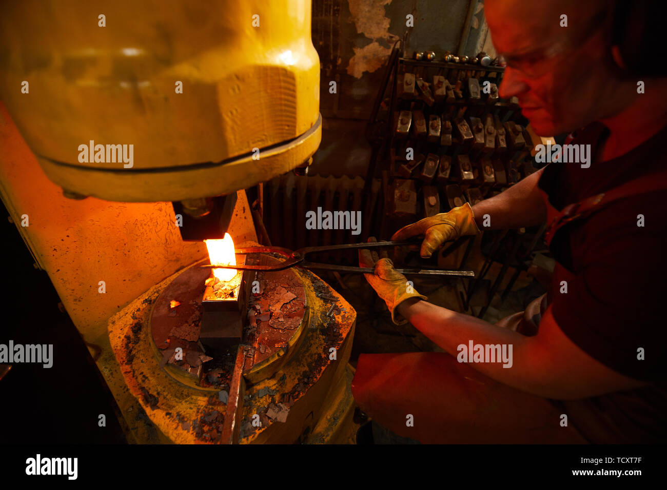 Forging press hi-res stock photography and images - Alamy
