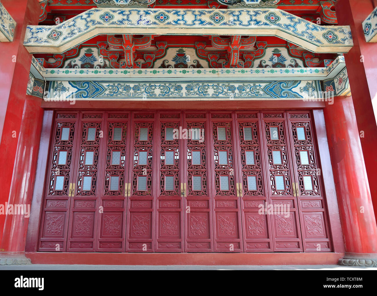 Close-up of the gate of ancient Chinese architecture Stock Photo - Alamy