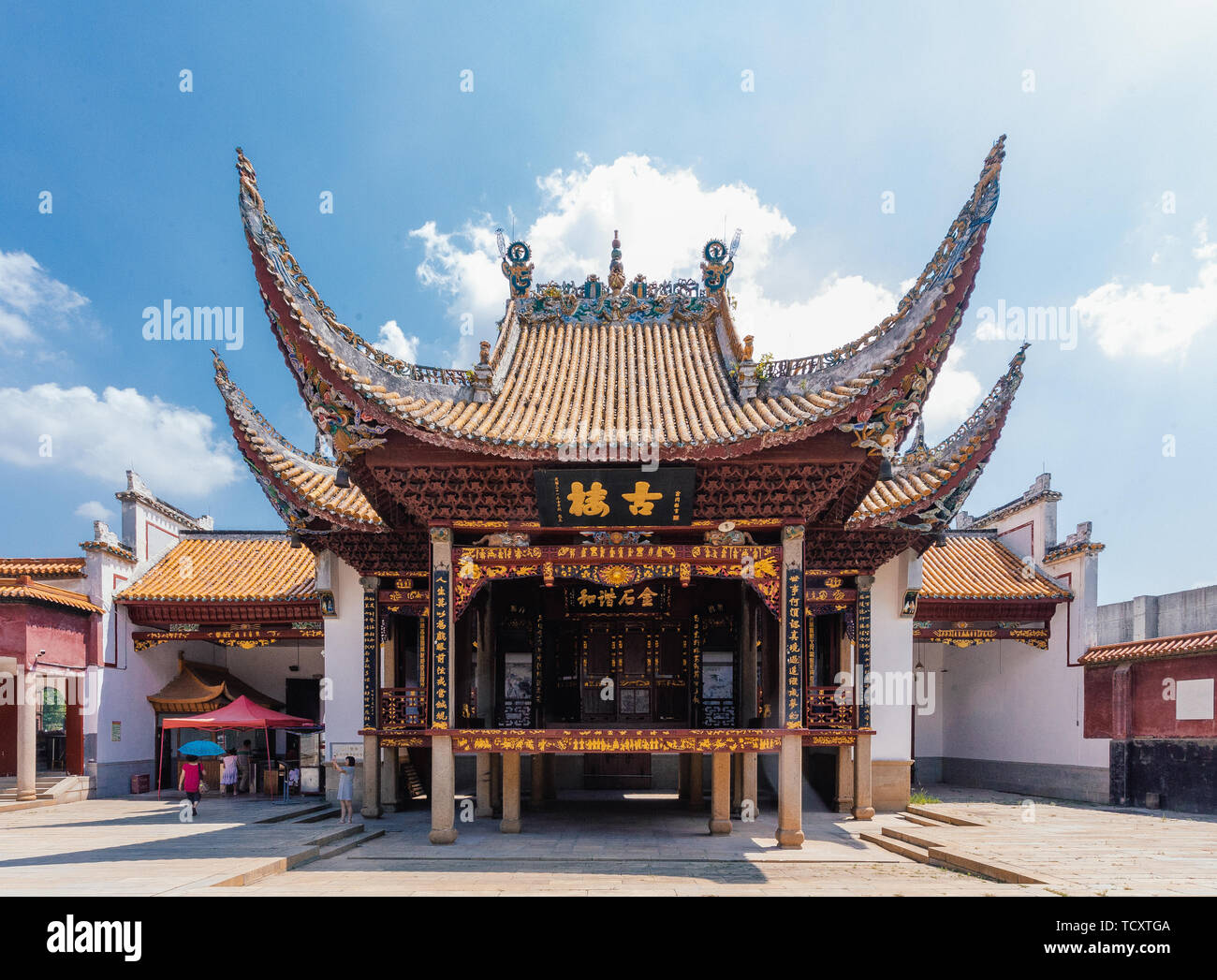 Temples roofs gold pavilions gardens taoism in changsha county hi-res ...