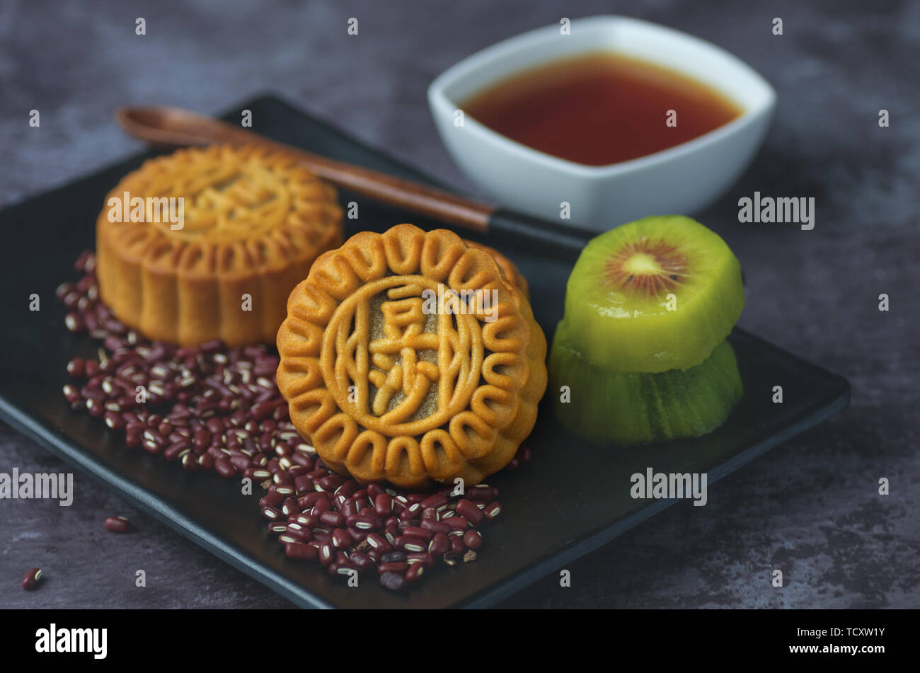 Mid autumn festival mooncakes hi-res stock photography and images - Alamy