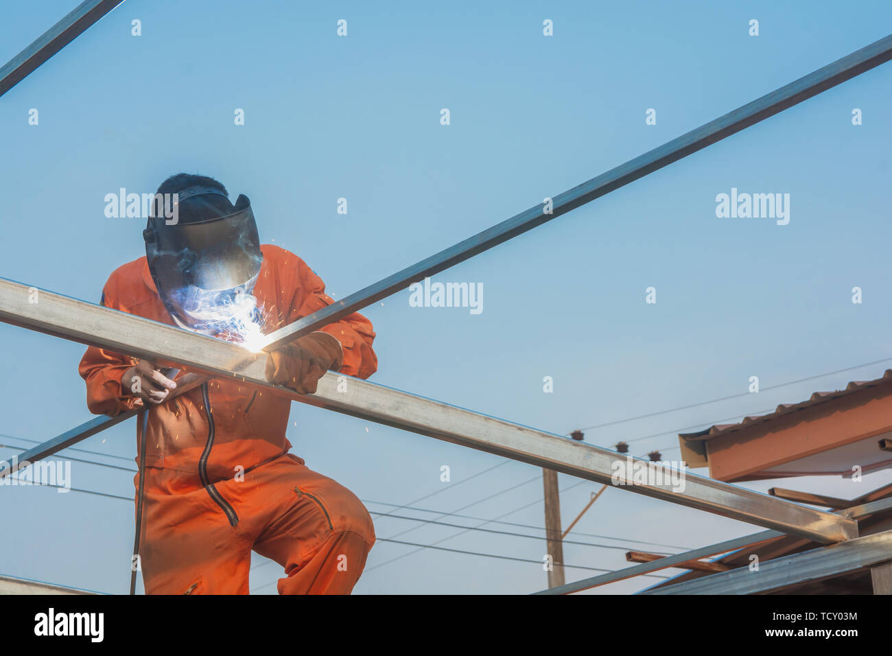 Roof truss welding hi-res stock photography and images - Alamy