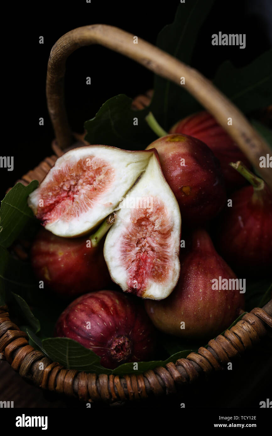Fig in a bamboo basket Stock Photo - Alamy
