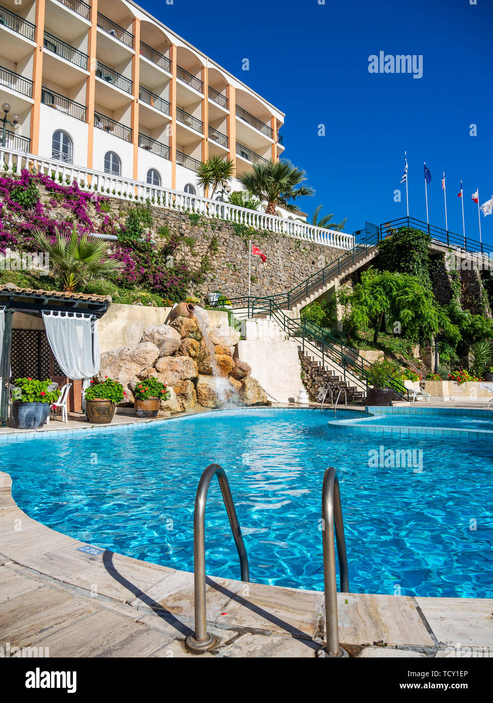 Swimming pool at the summer holydays resort hotel Stock Photo - Alamy