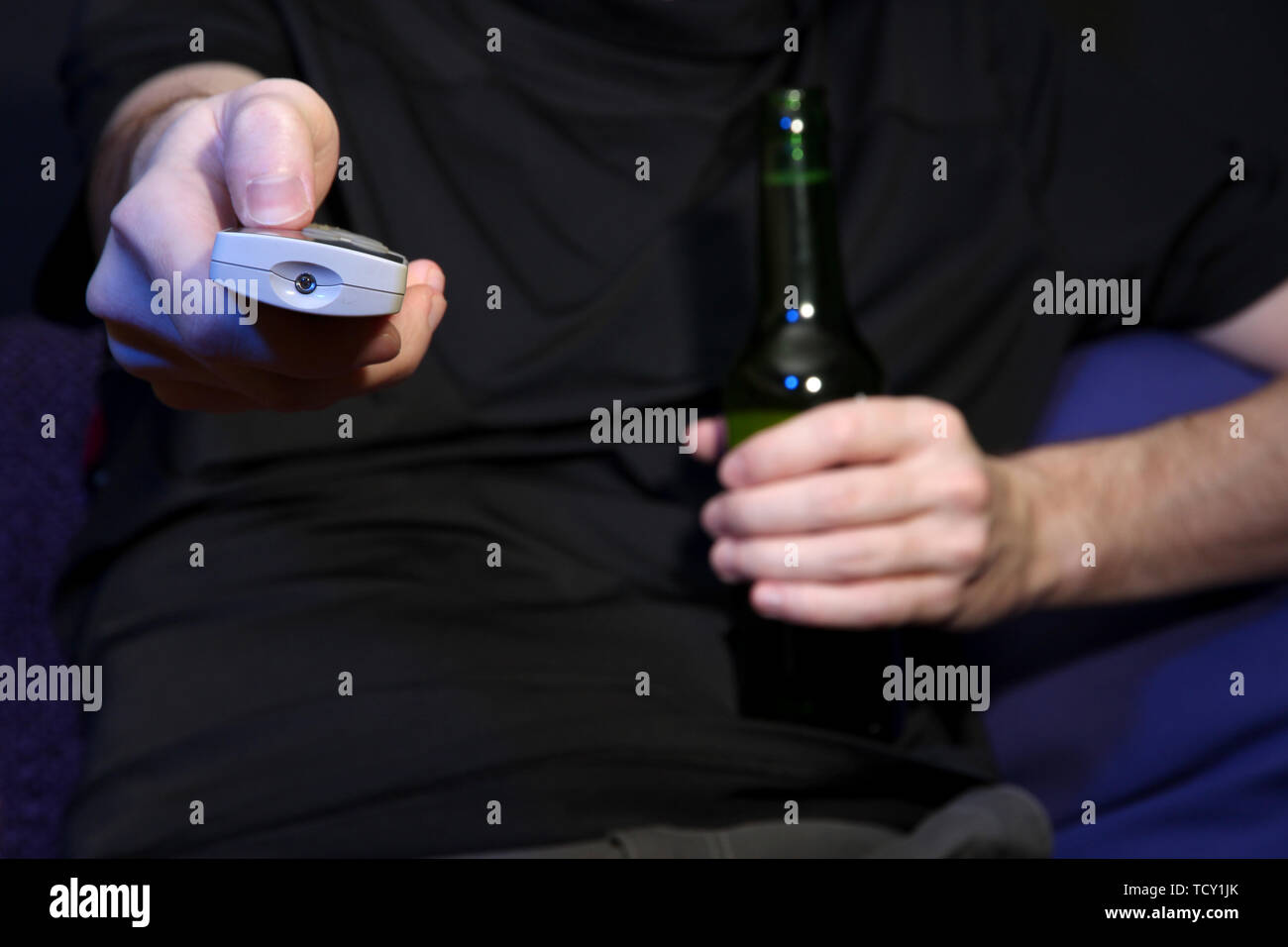 Hand signal and beer hi-res stock photography and images - Alamy
