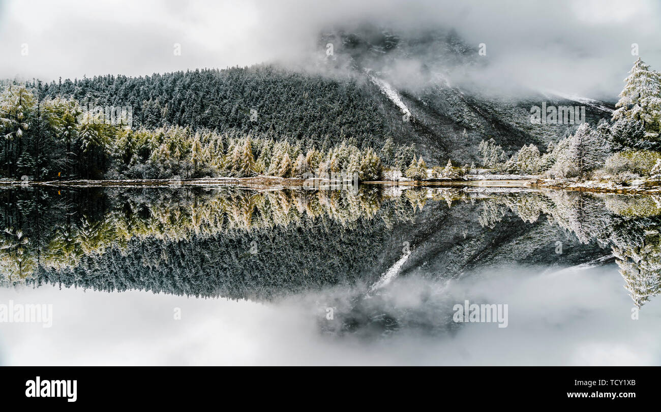 Chengdu snow mountains hi-res stock photography and images - Alamy