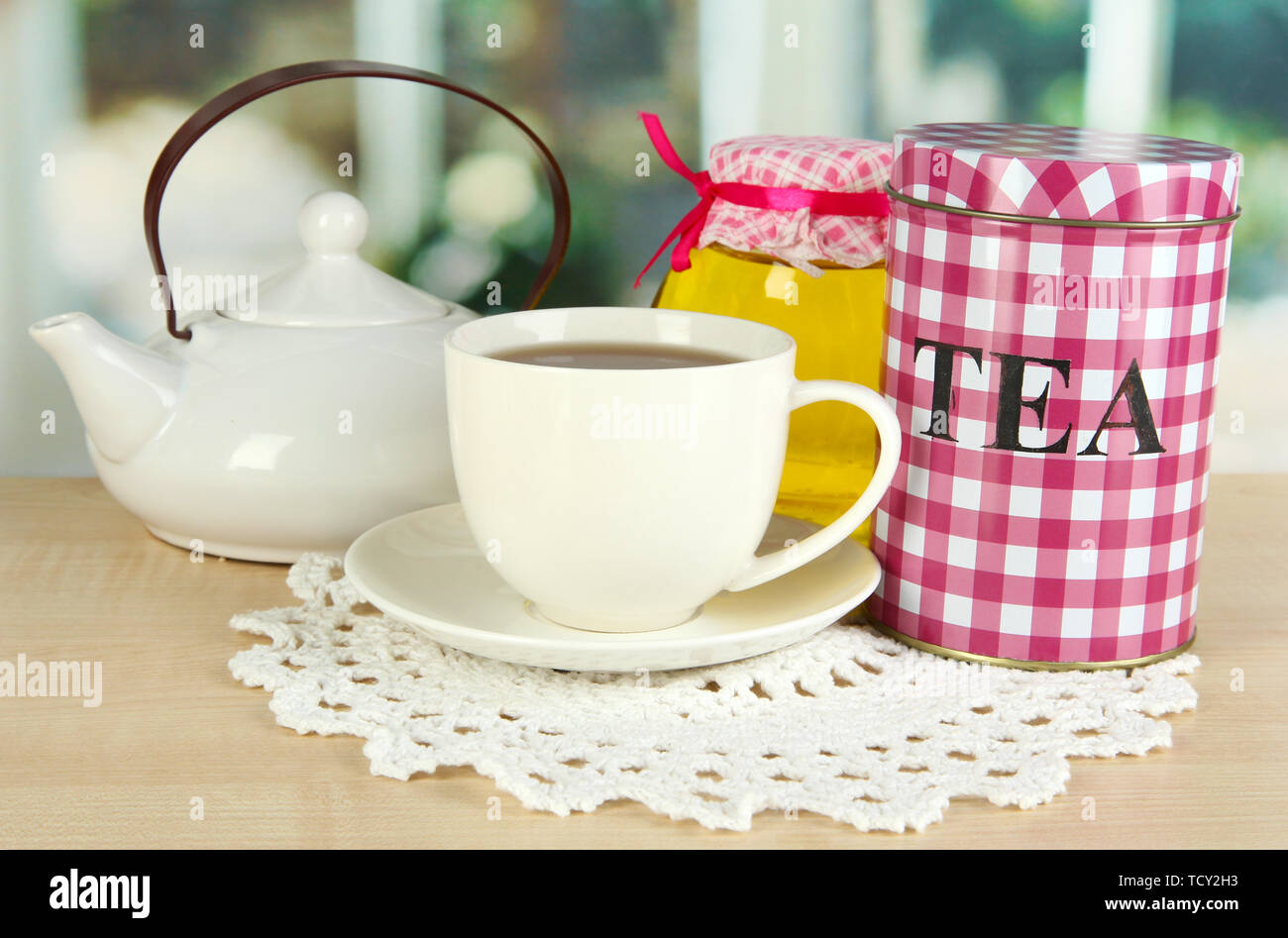 Teapot cup saucer jar hi-res stock photography and images - Alamy