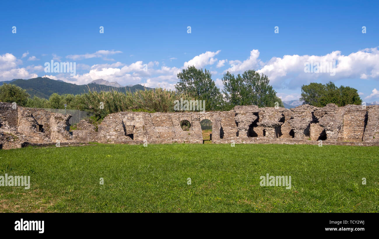 Ancient roman amphitheatre amphitheater hi-res stock photography and ...