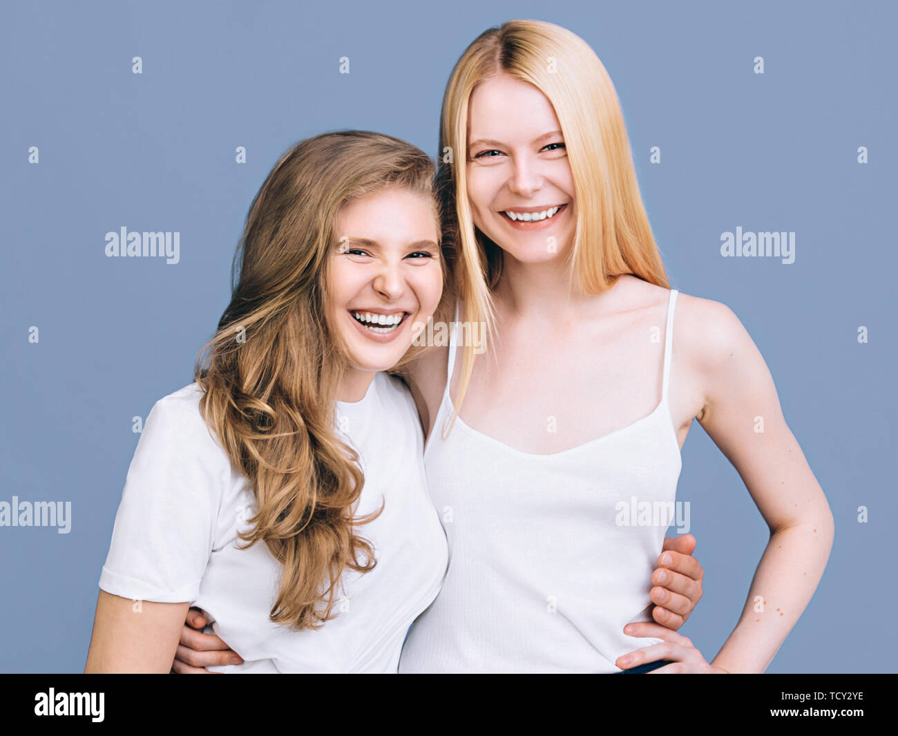 Two women standing next to each other hi-res stock photography and ...