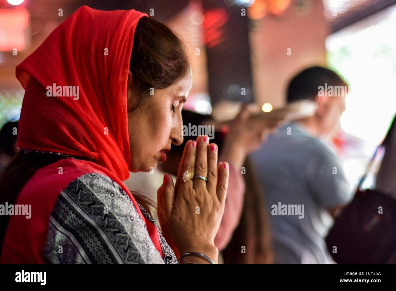 Hindu devotee temple hi-res stock photography and images - Alamy