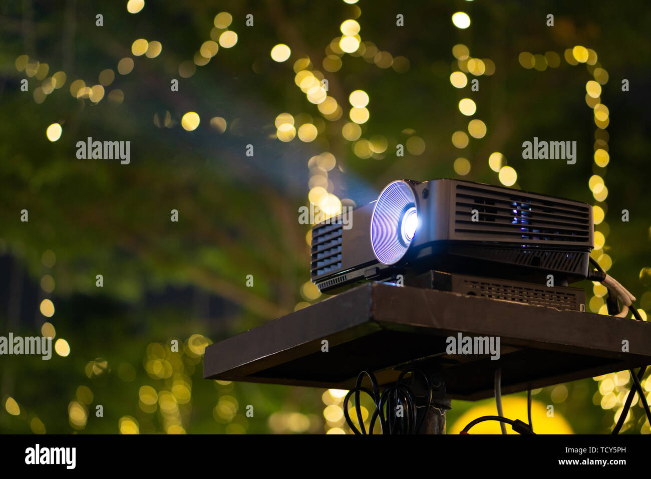 Overhead projector hi-res stock photography and images - Alamy