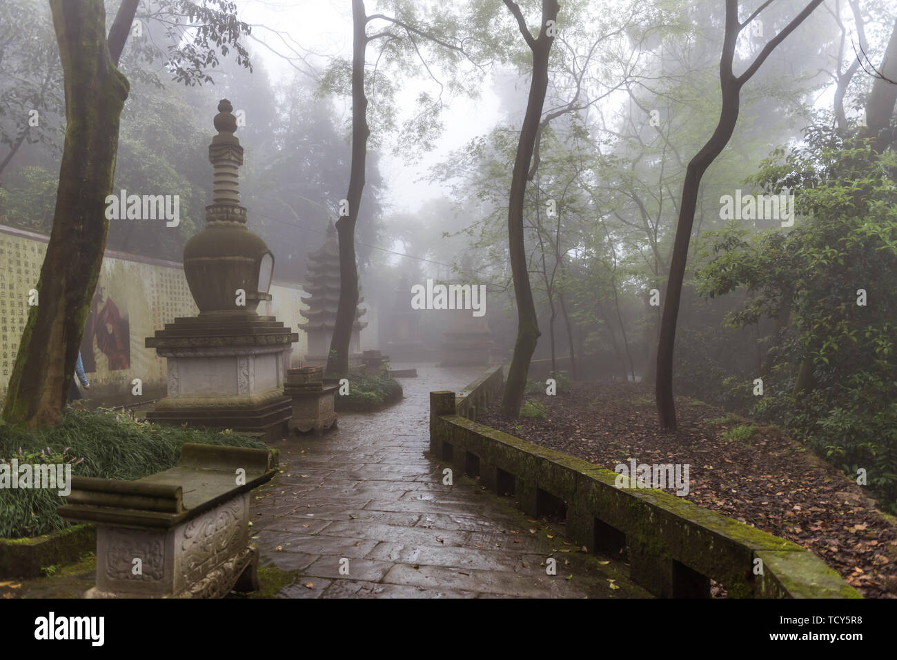 Jinyun temple hi-res stock photography and images - Alamy