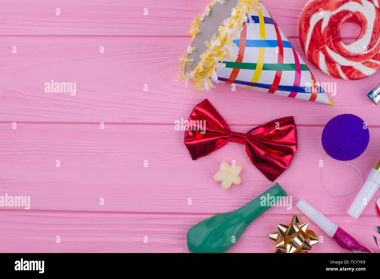 Birthday party accessories on color background Stock Photo - Alamy