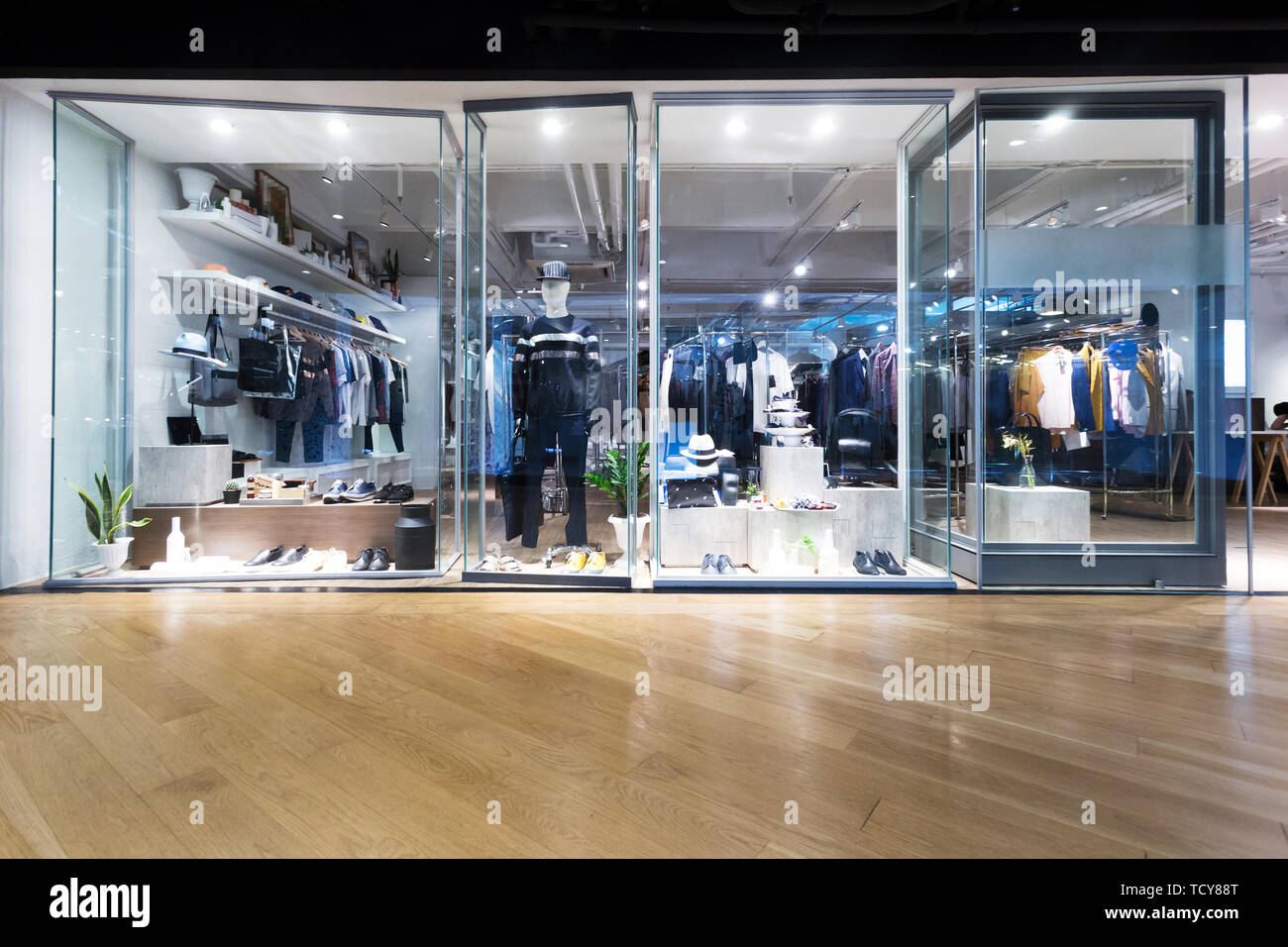 Reflective shop window hi-res stock photography and images - Alamy
