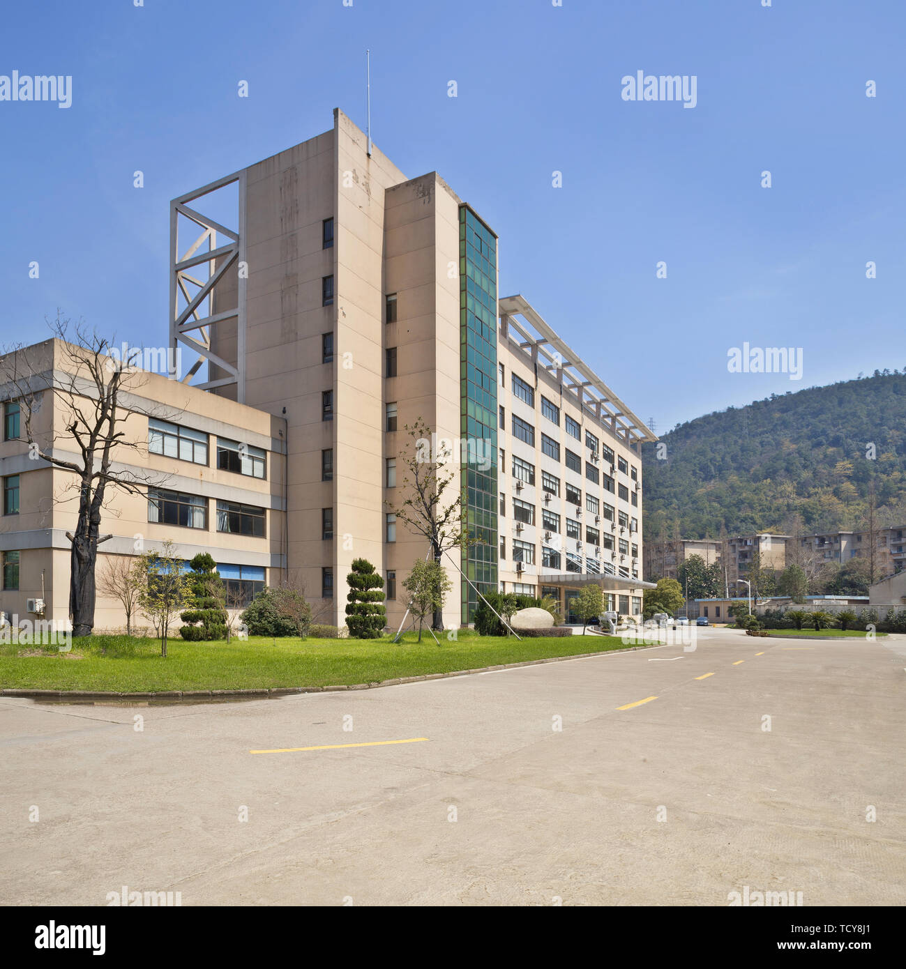 Side view on the office building with parking lot Stock Photo - Alamy
