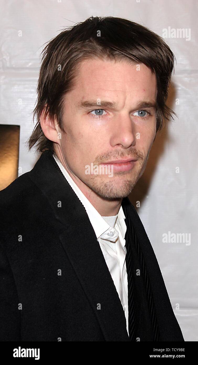 ETHAN HAWKE 1-18-05 John Barrett/PHOTOlink.net Stock Photo - Alamy
