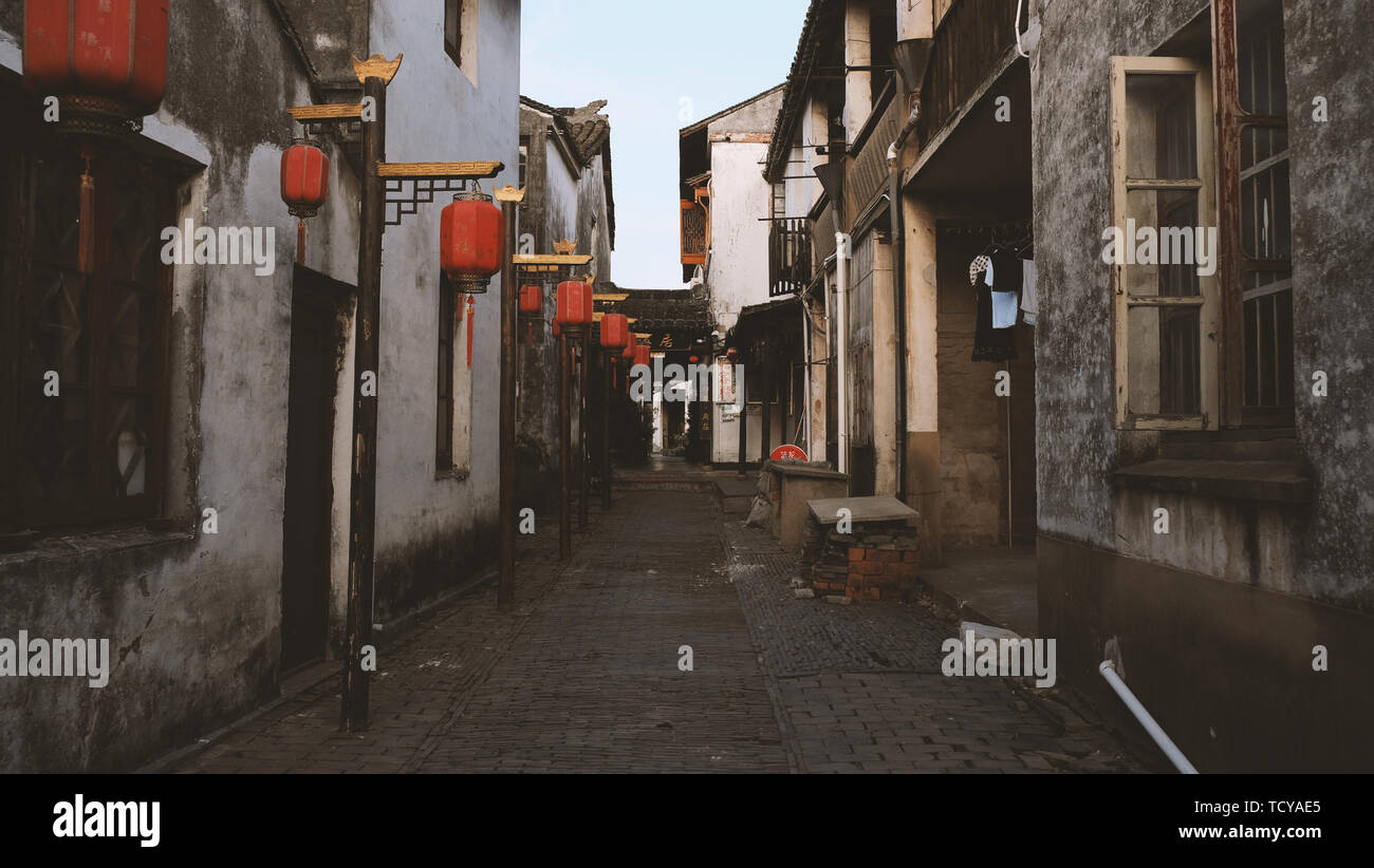 Quaint alleys hi-res stock photography and images - Alamy