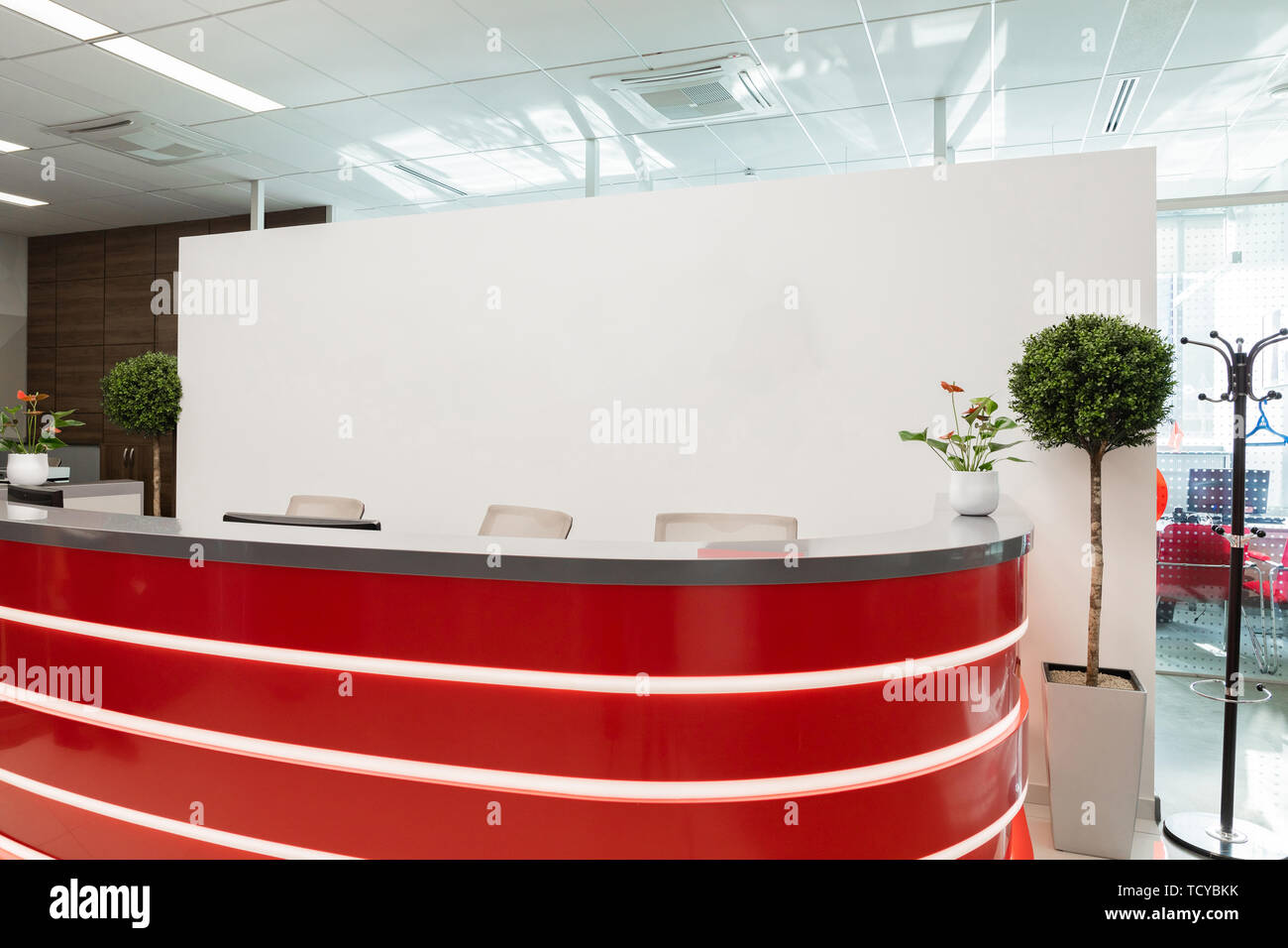 Modern office reception visitors hi-res stock photography and images ...