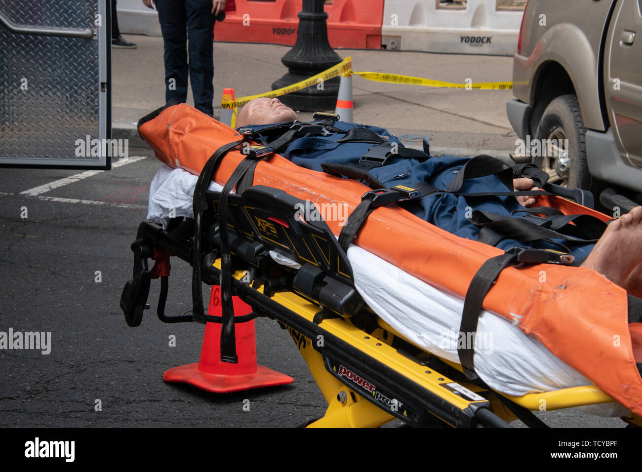 Paramedic bed hi-res stock photography and images - Alamy