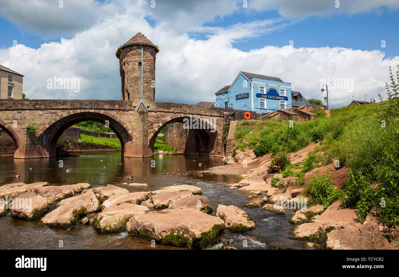 The Gate Tower of the 13th Century fortified Monnow Bridge in Monmouth ...