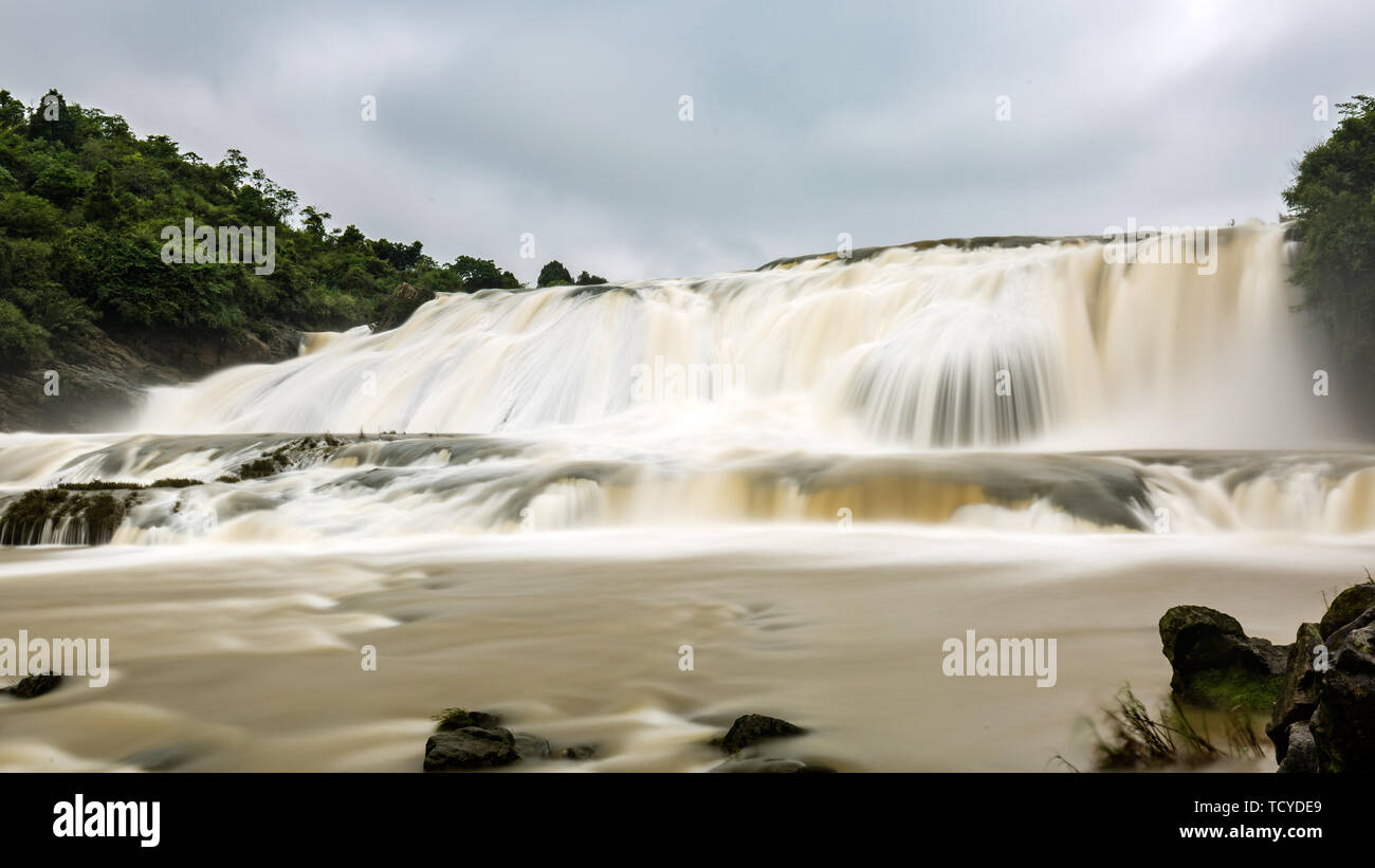 Steep slope pond waterfall hi-res stock photography and images - Alamy