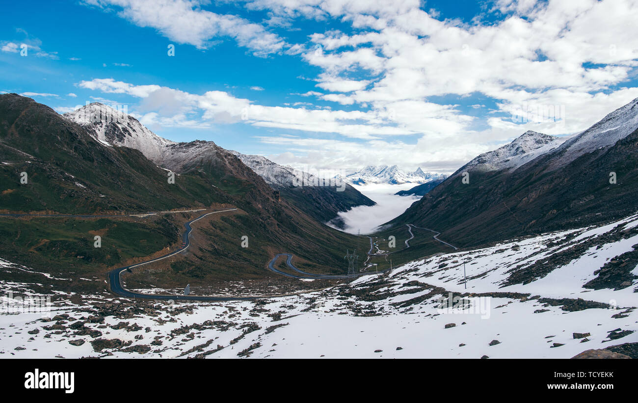 Balang mountain hi-res stock photography and images - Alamy