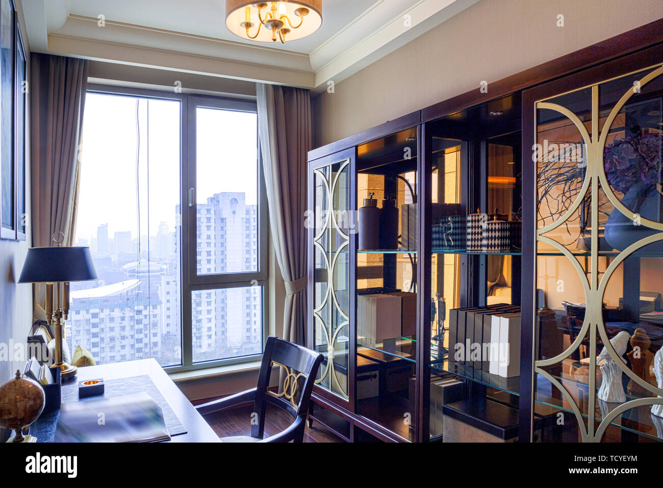 Modern family table tables hi-res stock photography and images - Alamy