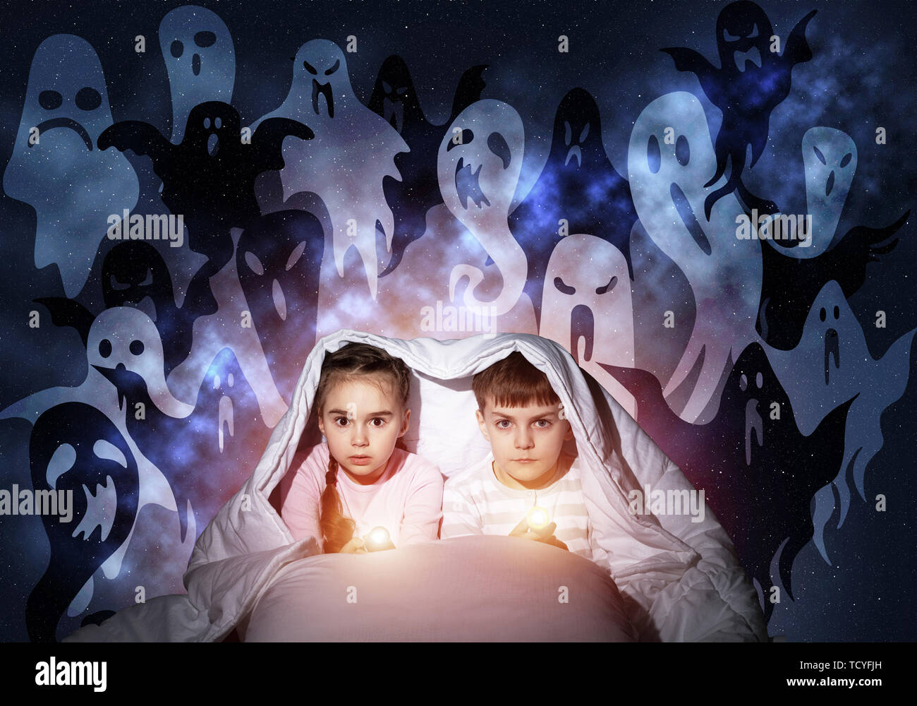 Children frightened silhouette hi-res stock photography and images - Alamy