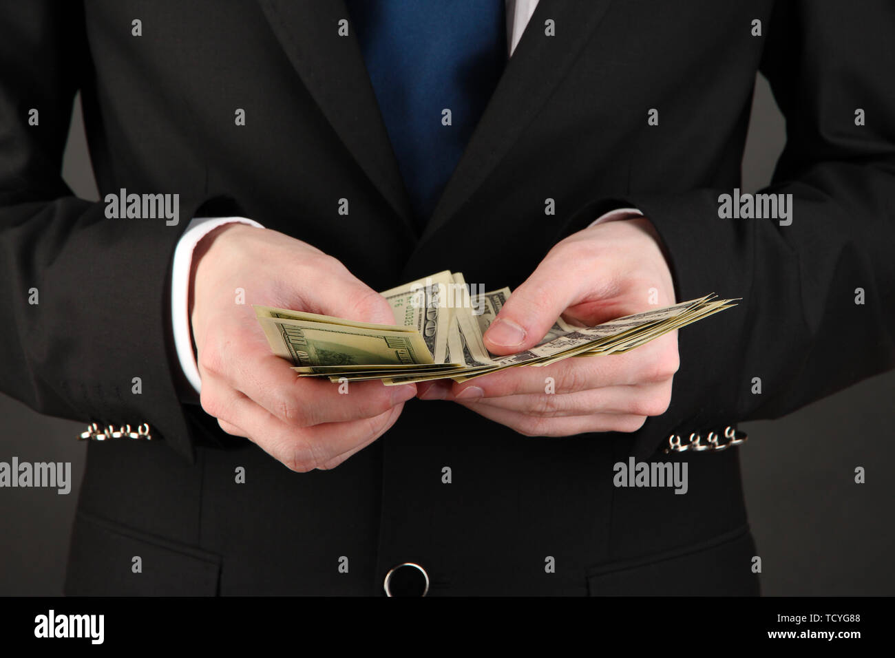 Man counts currency notes hi-res stock photography and images - Alamy
