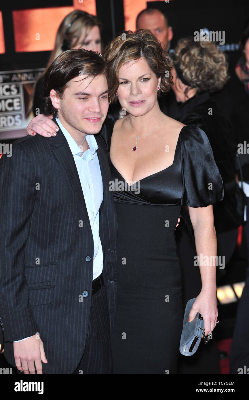 LOS ANGELES, CA. January 07, 2008: Marcia Gay Harden & Emile Hirsch at ...