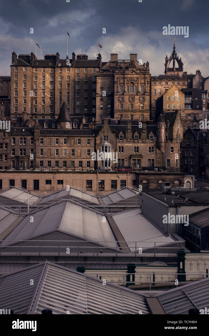 Contracting architecture hi-res stock photography and images - Alamy